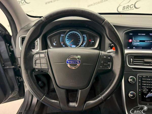 Серый Вольво V60 Cross Country 2018 в Вильнюс, объемом двигателя 1.97 л и пробегом 223 тыс. км за 9900 €, фото 10 на AUTOMOTO.COM.LV