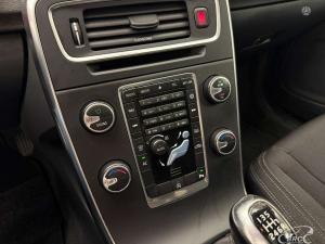 Grey Volvo V60 Cross Country 2018 in Vilnius, with an engine capacity of 1.97 L and mileage of 223 thousand km for 9900 €, photo 15 on AUTOMOTO.COM.LV