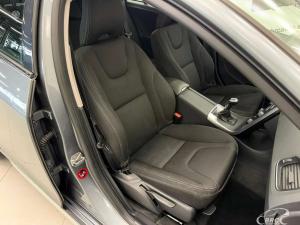 Grey Volvo V60 Cross Country 2018 in Vilnius, with an engine capacity of 1.97 L and mileage of 223 thousand km for 9900 €, photo 22 on AUTOMOTO.COM.LV
