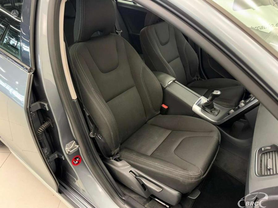 Grey Volvo V60 Cross Country 2018 in Vilnius, with an engine capacity of 1.97 L and mileage of 223 thousand km for 9900 €, photo 22 on AUTOMOTO.COM.LV