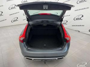 Grey Volvo V60 Cross Country 2018 in Vilnius, with an engine capacity of 1.97 L and mileage of 223 thousand km for 9900 €, photo 26 on AUTOMOTO.COM.LV