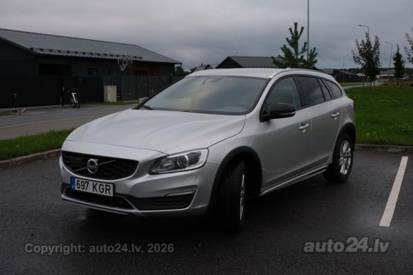 Pelēks Volvo V60 Cross Country 2018 Tallina, ar dzinēja tilpumu 2.00 L un nobraukumu 224 tūkst. km par 12000 €, foto 4 vietnē AUTOMOTO.COM.LV