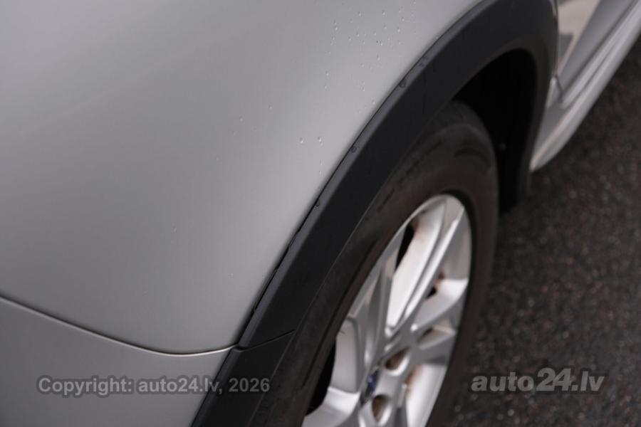 Pelēks Volvo V60 Cross Country 2018 Tallina, ar dzinēja tilpumu 2.00 L un nobraukumu 224 tūkst. km par 12000 €, foto 8 vietnē AUTOMOTO.COM.LV