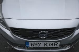 Pelēks Volvo V60 Cross Country 2018 Tallina, ar dzinēja tilpumu 2.00 L un nobraukumu 224 tūkst. km par 12000 €, foto 10 vietnē AUTOMOTO.COM.LV