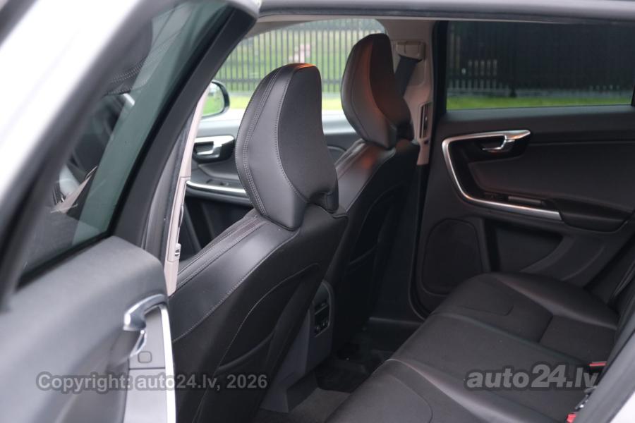 Pelēks Volvo V60 Cross Country 2018 Tallina, ar dzinēja tilpumu 2.00 L un nobraukumu 224 tūkst. km par 12000 €, foto 15 vietnē AUTOMOTO.COM.LV