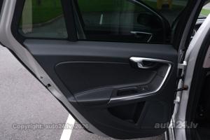 Pelēks Volvo V60 Cross Country 2018 Tallina, ar dzinēja tilpumu 2.00 L un nobraukumu 224 tūkst. km par 12000 €, foto 17 vietnē AUTOMOTO.COM.LV