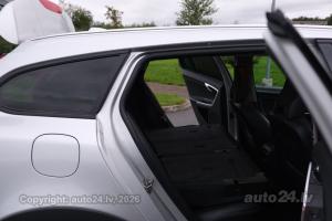 Pelēks Volvo V60 Cross Country 2018 Tallina, ar dzinēja tilpumu 2.00 L un nobraukumu 224 tūkst. km par 12000 €, foto 23 vietnē AUTOMOTO.COM.LV