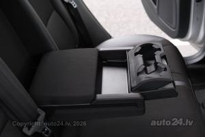 Pelēks Volvo V60 Cross Country 2018 Tallina, ar dzinēja tilpumu 2.00 L un nobraukumu 224 tūkst. km par 12000 €, foto 24 vietnē AUTOMOTO.COM.LV