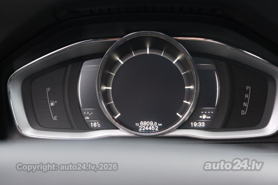 Pelēks Volvo V60 Cross Country 2018 Tallina, ar dzinēja tilpumu 2.00 L un nobraukumu 224 tūkst. km par 12000 €, foto 25 vietnē AUTOMOTO.COM.LV