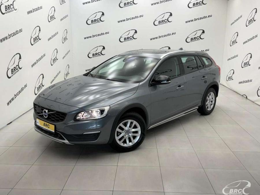 Grey Volvo V60 Cross Country 2018 in Vilnius, with an engine capacity of 1.97 L and mileage of 223 thousand km for 9600 €, photo 1 on AUTOMOTO.COM.LV