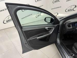 Grey Volvo V60 Cross Country 2018 in Vilnius, with an engine capacity of 1.97 L and mileage of 223 thousand km for 9600 €, photo 7 on AUTOMOTO.COM.LV