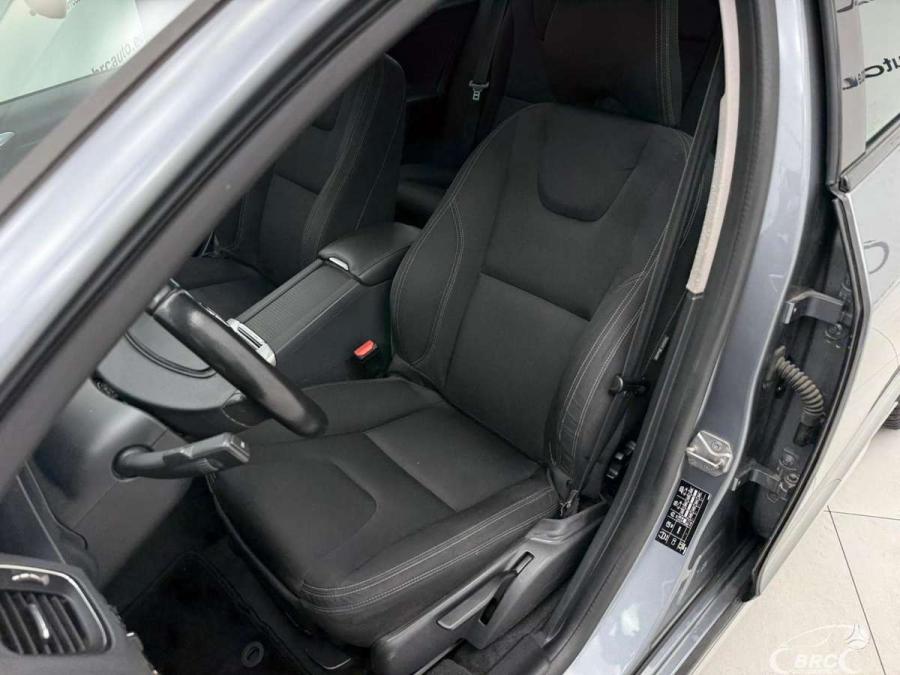 Grey Volvo V60 Cross Country 2018 in Vilnius, with an engine capacity of 1.97 L and mileage of 223 thousand km for 9600 €, photo 9 on AUTOMOTO.COM.LV