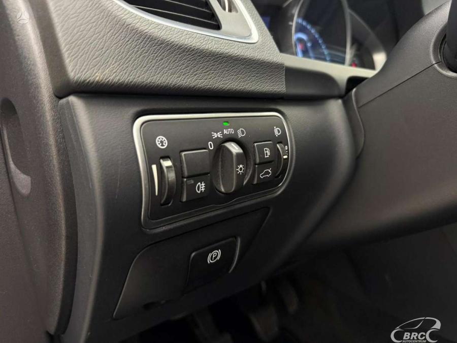 Grey Volvo V60 Cross Country 2018 in Vilnius, with an engine capacity of 1.97 L and mileage of 223 thousand km for 9600 €, photo 10 on AUTOMOTO.COM.LV