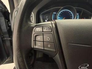 Grey Volvo V60 Cross Country 2018 in Vilnius, with an engine capacity of 1.97 L and mileage of 223 thousand km for 9600 €, photo 12 on AUTOMOTO.COM.LV