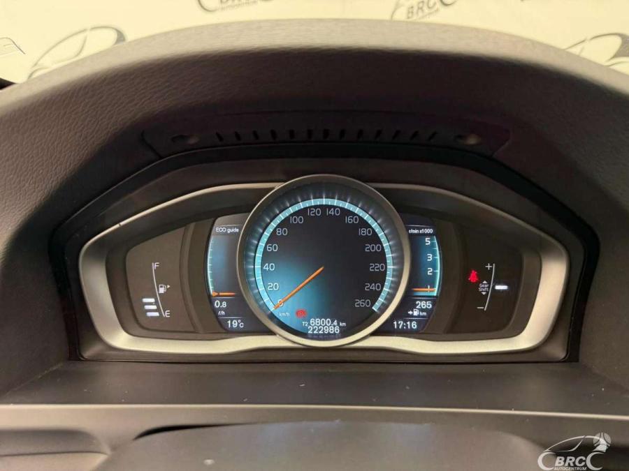 Grey Volvo V60 Cross Country 2018 in Vilnius, with an engine capacity of 1.97 L and mileage of 223 thousand km for 9600 €, photo 14 on AUTOMOTO.COM.LV