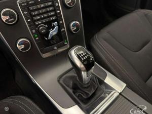 Grey Volvo V60 Cross Country 2018 in Vilnius, with an engine capacity of 1.97 L and mileage of 223 thousand km for 9600 €, photo 16 on AUTOMOTO.COM.LV