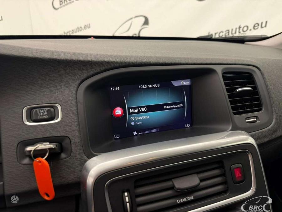 Grey Volvo V60 Cross Country 2018 in Vilnius, with an engine capacity of 1.97 L and mileage of 223 thousand km for 9600 €, photo 17 on AUTOMOTO.COM.LV