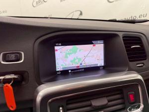 Grey Volvo V60 Cross Country 2018 in Vilnius, with an engine capacity of 1.97 L and mileage of 223 thousand km for 9600 €, photo 20 on AUTOMOTO.COM.LV