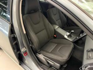 Grey Volvo V60 Cross Country 2018 in Vilnius, with an engine capacity of 1.97 L and mileage of 223 thousand km for 9600 €, photo 22 on AUTOMOTO.COM.LV
