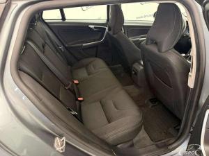 Grey Volvo V60 Cross Country 2018 in Vilnius, with an engine capacity of 1.97 L and mileage of 223 thousand km for 9600 €, photo 24 on AUTOMOTO.COM.LV