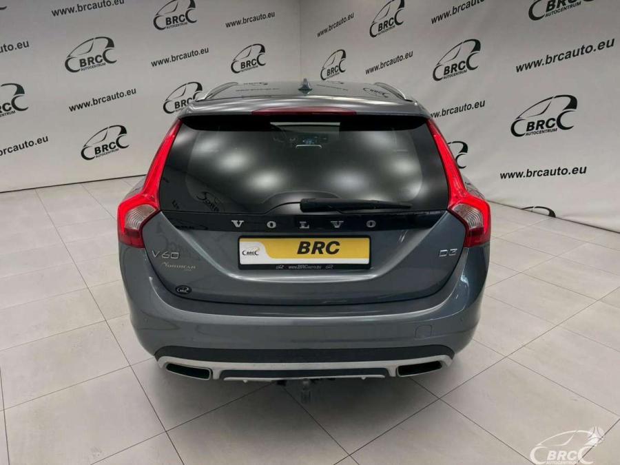 Grey Volvo V60 Cross Country 2018 in Vilnius, with an engine capacity of 1.97 L and mileage of 223 thousand km for 9600 €, photo 25 on AUTOMOTO.COM.LV