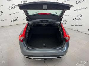 Grey Volvo V60 Cross Country 2018 in Vilnius, with an engine capacity of 1.97 L and mileage of 223 thousand km for 9600 €, photo 26 on AUTOMOTO.COM.LV