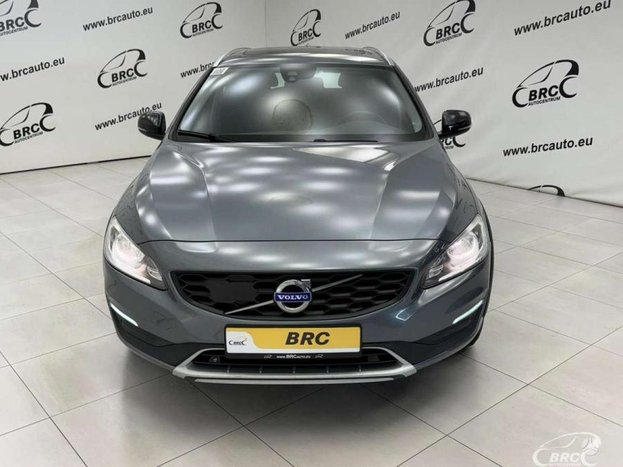 Grey Volvo V60 Cross Country 2018 in Vilnius, with an engine capacity of 1.97 L and mileage of 223 thousand km for 9600 €, photo 27 on AUTOMOTO.COM.LV