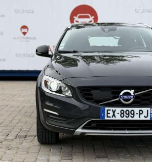Grey Volvo V60 Cross Country 2018 in Taurage, with an engine capacity of 1.97 L and mileage of 222 thousand km for 9800 €, photo 9 on AUTOMOTO.COM.LV