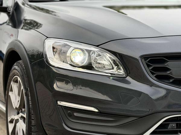Pelēks Volvo V60 Cross Country 2018 Tauragė, ar dzinēja tilpumu 1.97 L un nobraukumu 222 tūkst. km par 9800 €, foto 10 vietnē AUTOMOTO.COM.LV