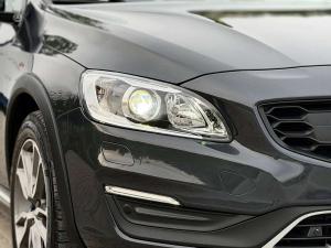 Grey Volvo V60 Cross Country 2018 in Taurage, with an engine capacity of 1.97 L and mileage of 222 thousand km for 9800 €, photo 10 on AUTOMOTO.COM.LV