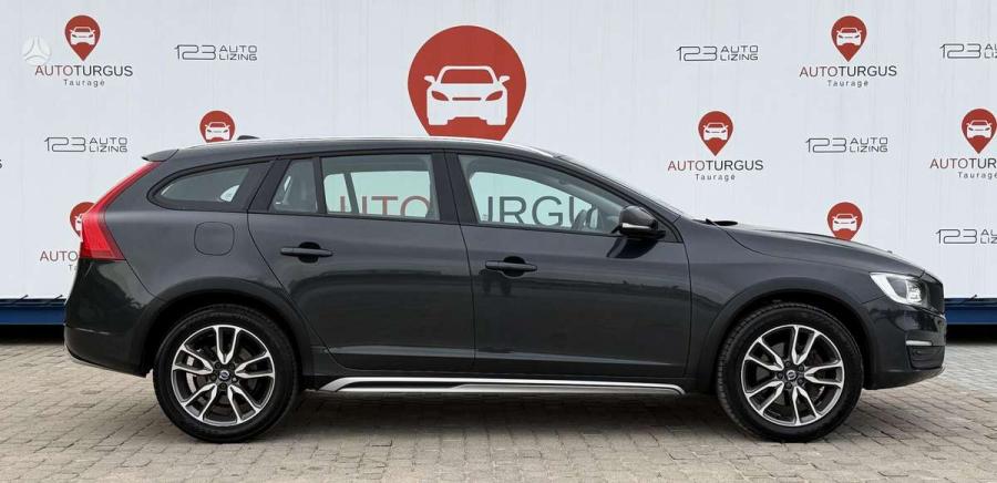 Grey Volvo V60 Cross Country 2018 in Taurage, with an engine capacity of 1.97 L and mileage of 222 thousand km for 9800 €, photo 15 on AUTOMOTO.COM.LV