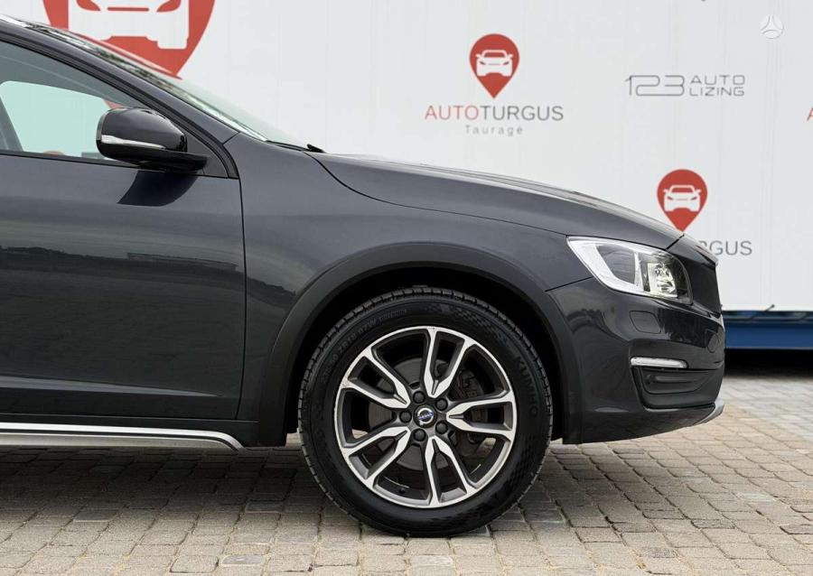 Grey Volvo V60 Cross Country 2018 in Taurage, with an engine capacity of 1.97 L and mileage of 222 thousand km for 9800 €, photo 17 on AUTOMOTO.COM.LV