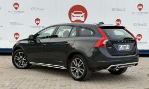 Grey Volvo V60 Cross Country 2018 in Taurage, with an engine capacity of 1.97 L and mileage of 222 thousand km for 9800 €, photo 21 on AUTOMOTO.COM.LV