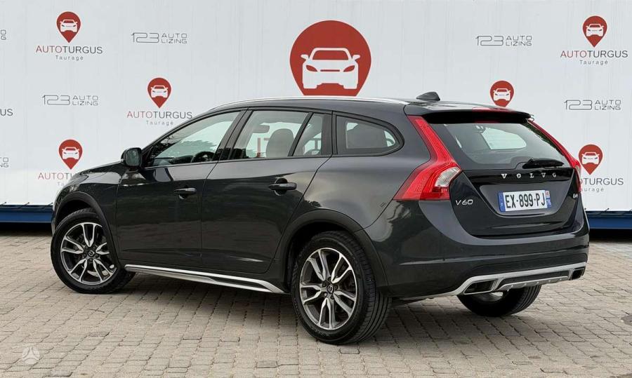 Grey Volvo V60 Cross Country 2018 in Taurage, with an engine capacity of 1.97 L and mileage of 222 thousand km for 9800 €, photo 21 on AUTOMOTO.COM.LV