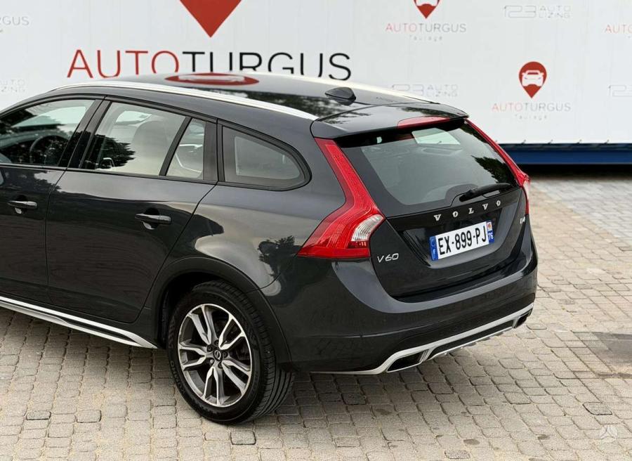 Grey Volvo V60 Cross Country 2018 in Taurage, with an engine capacity of 1.97 L and mileage of 222 thousand km for 9800 €, photo 22 on AUTOMOTO.COM.LV