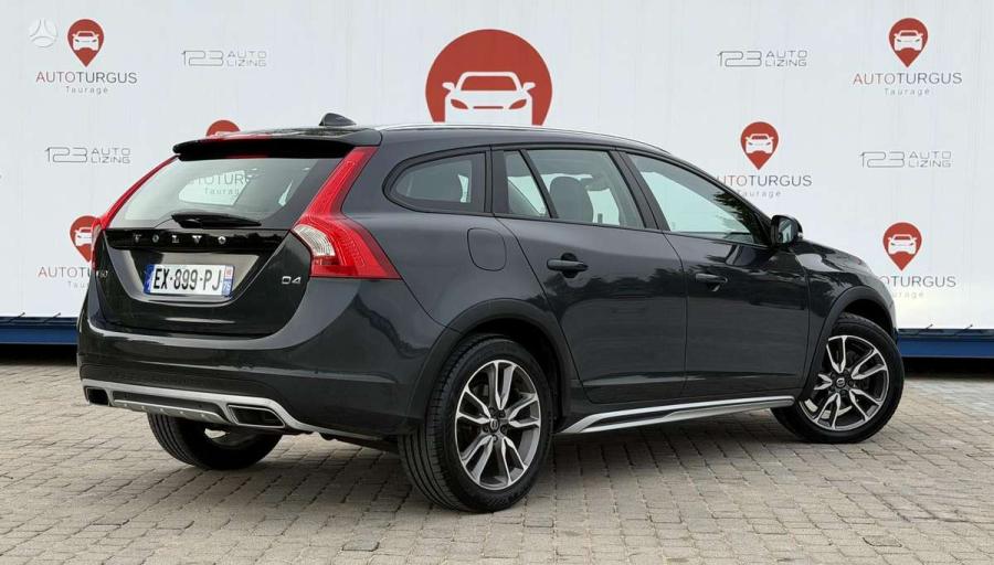 Grey Volvo V60 Cross Country 2018 in Taurage, with an engine capacity of 1.97 L and mileage of 222 thousand km for 9800 €, photo 23 on AUTOMOTO.COM.LV