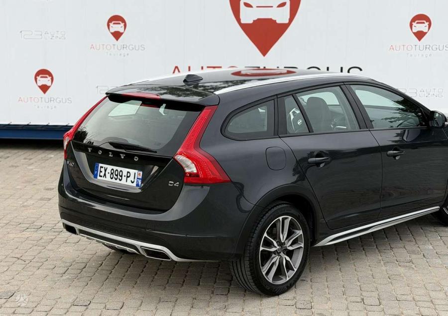 Grey Volvo V60 Cross Country 2018 in Taurage, with an engine capacity of 1.97 L and mileage of 222 thousand km for 9800 €, photo 24 on AUTOMOTO.COM.LV