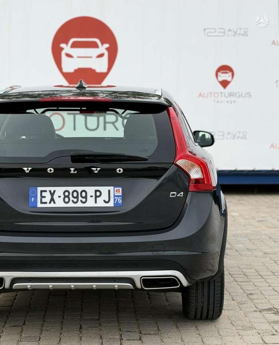 Grey Volvo V60 Cross Country 2018 in Taurage, with an engine capacity of 1.97 L and mileage of 222 thousand km for 9800 €, photo 26 on AUTOMOTO.COM.LV