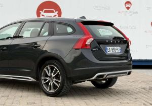 Grey Volvo V60 Cross Country 2018 in Taurage, with an engine capacity of 1.97 L and mileage of 222 thousand km for 9800 €, photo 28 on AUTOMOTO.COM.LV