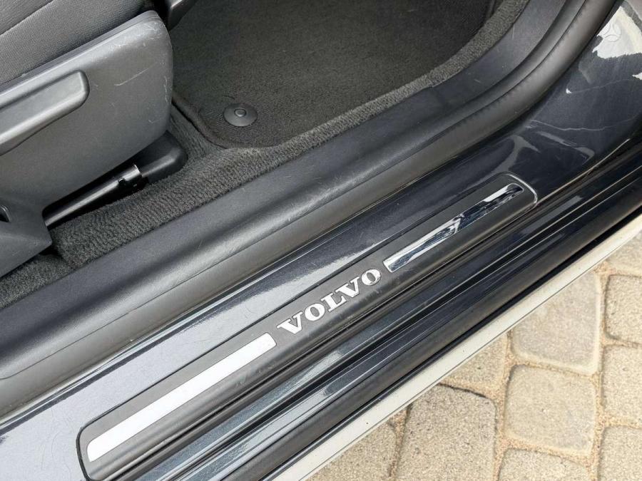 Grey Volvo V60 Cross Country 2018 in Taurage, with an engine capacity of 1.97 L and mileage of 222 thousand km for 9800 €, photo 37 on AUTOMOTO.COM.LV