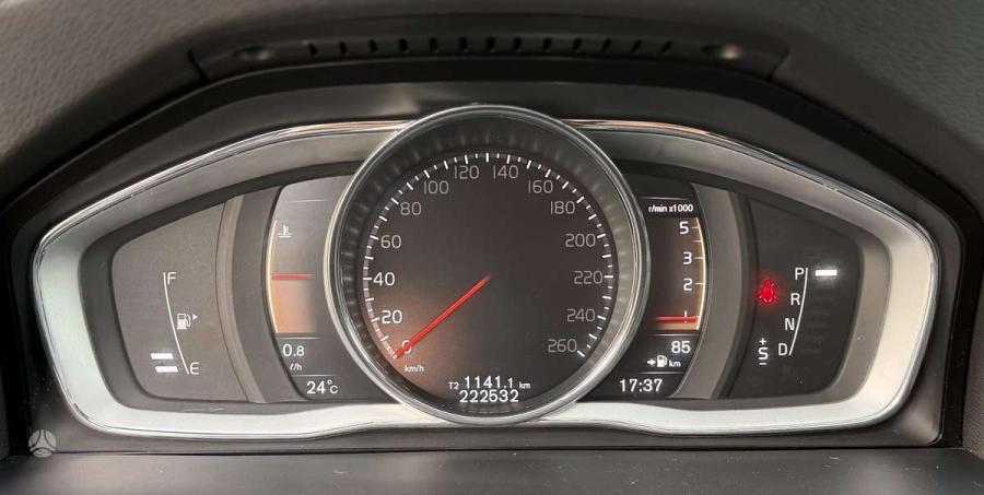 Grey Volvo V60 Cross Country 2018 in Taurage, with an engine capacity of 1.97 L and mileage of 222 thousand km for 9800 €, photo 52 on AUTOMOTO.COM.LV