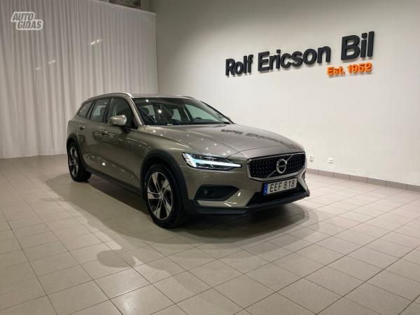 Grey Volvo V60 Cross Country 2019 in Kaunas, with an engine capacity of 0.00 L and mileage of 38 thousand km for 36153 €, photo 1 on AUTOMOTO.COM.LV