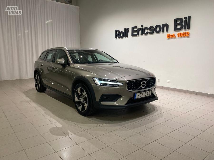 Grey Volvo V60 Cross Country 2019 in Kaunas, with an engine capacity of 0.00 L and mileage of 38 thousand km for 36153 €, photo 1 on AUTOMOTO.COM.LV