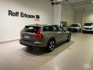 Grey Volvo V60 Cross Country 2019 in Kaunas, with an engine capacity of 0.00 L and mileage of 38 thousand km for 36153 €, photo 4 on AUTOMOTO.COM.LV