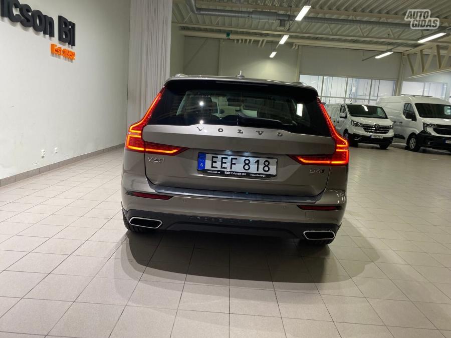 Grey Volvo V60 Cross Country 2019 in Kaunas, with an engine capacity of 0.00 L and mileage of 38 thousand km for 36153 €, photo 5 on AUTOMOTO.COM.LV