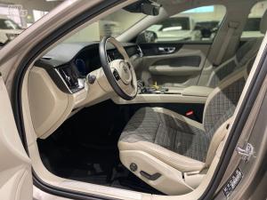 Grey Volvo V60 Cross Country 2019 in Kaunas, with an engine capacity of 0.00 L and mileage of 38 thousand km for 36153 €, photo 7 on AUTOMOTO.COM.LV