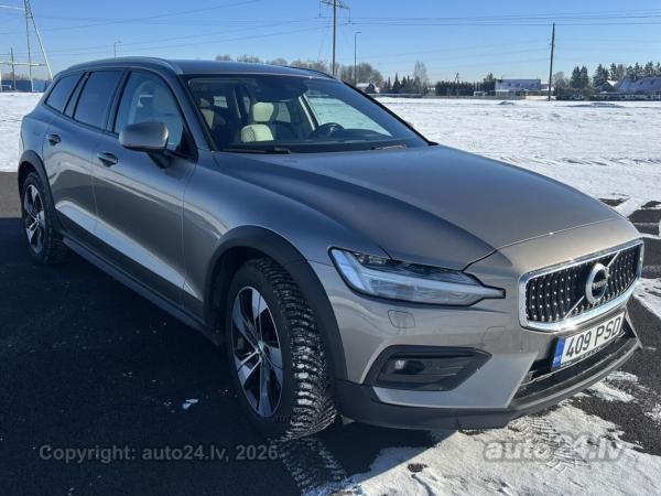 Grey Volvo V60 Cross Country 2019 in Tartu, with an engine capacity of 2.00 L and mileage of 156 thousand km for 22500 €, photo 6 on AUTOMOTO.COM.LV