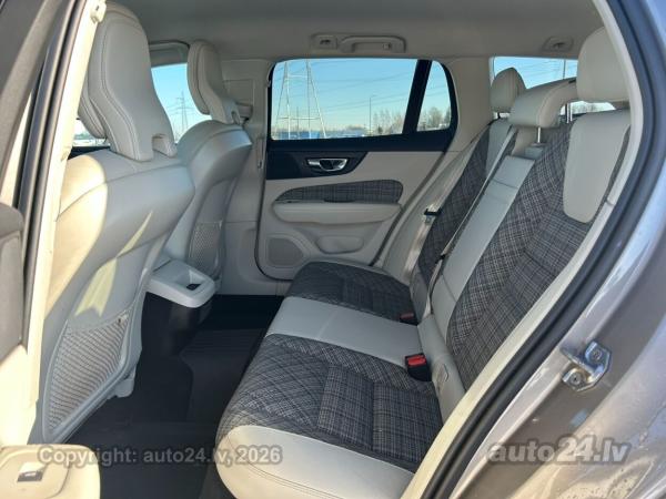 Grey Volvo V60 Cross Country 2019 in Tartu, with an engine capacity of 2.00 L and mileage of 156 thousand km for 22500 €, photo 7 on AUTOMOTO.COM.LV