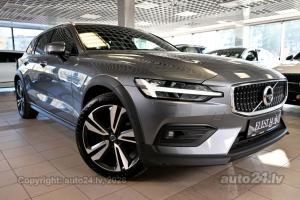 Grey Volvo V60 Cross Country 2019 in Tallinn, with an engine capacity of 2.00 L and mileage of 123 thousand km for 29990 €, photo  on AUTOMOTO.COM.LV