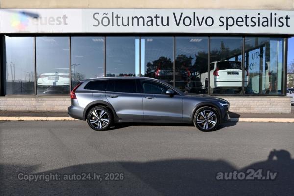 Grey Volvo V60 Cross Country 2019 in Tallinn, with an engine capacity of 2.00 L and mileage of 123 thousand km for 29990 €, photo 7 on AUTOMOTO.COM.LV